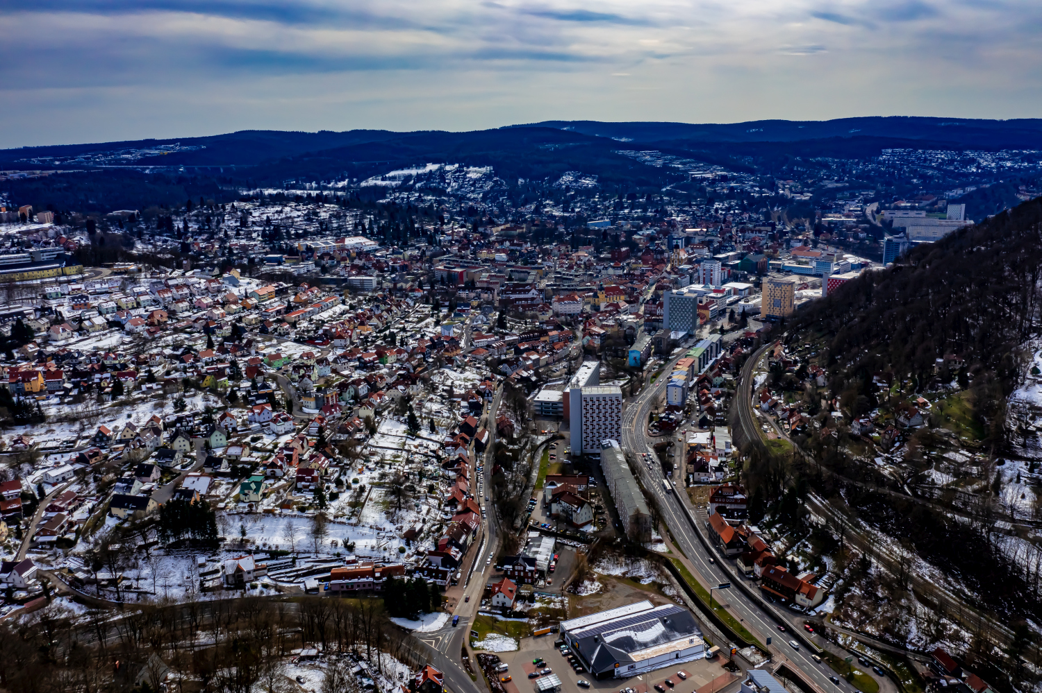 So beeindruckend sehen Suhl und Umgebung aus der Luft aus!