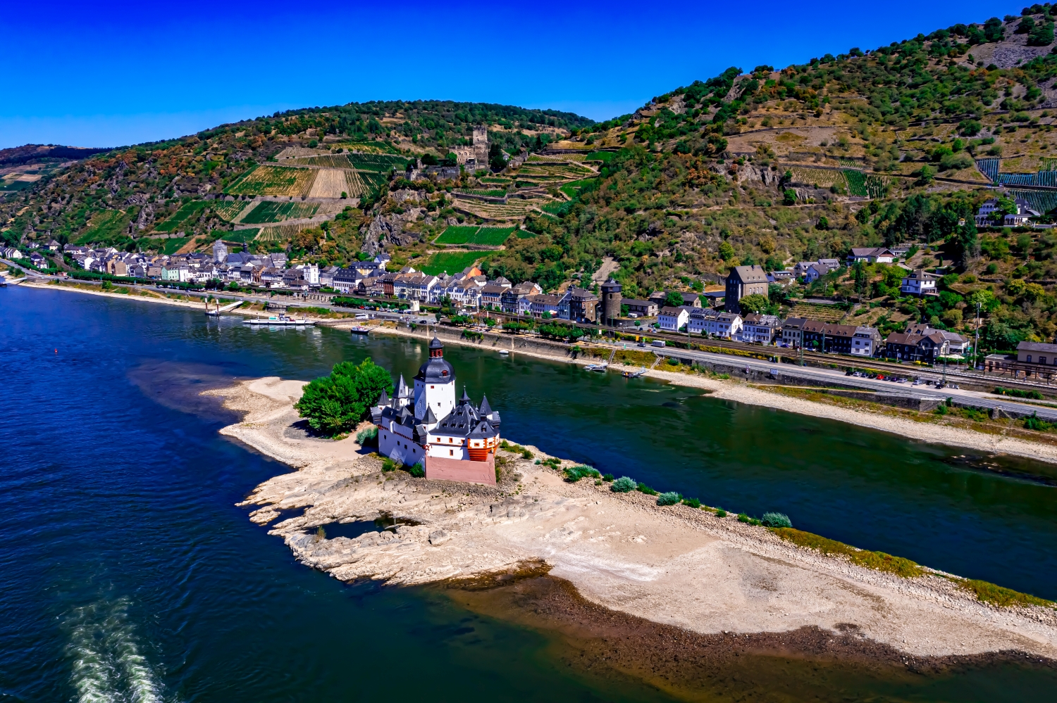 Die mittelalterliche Festung Burg Pfalzgrafenstein aus der Luft